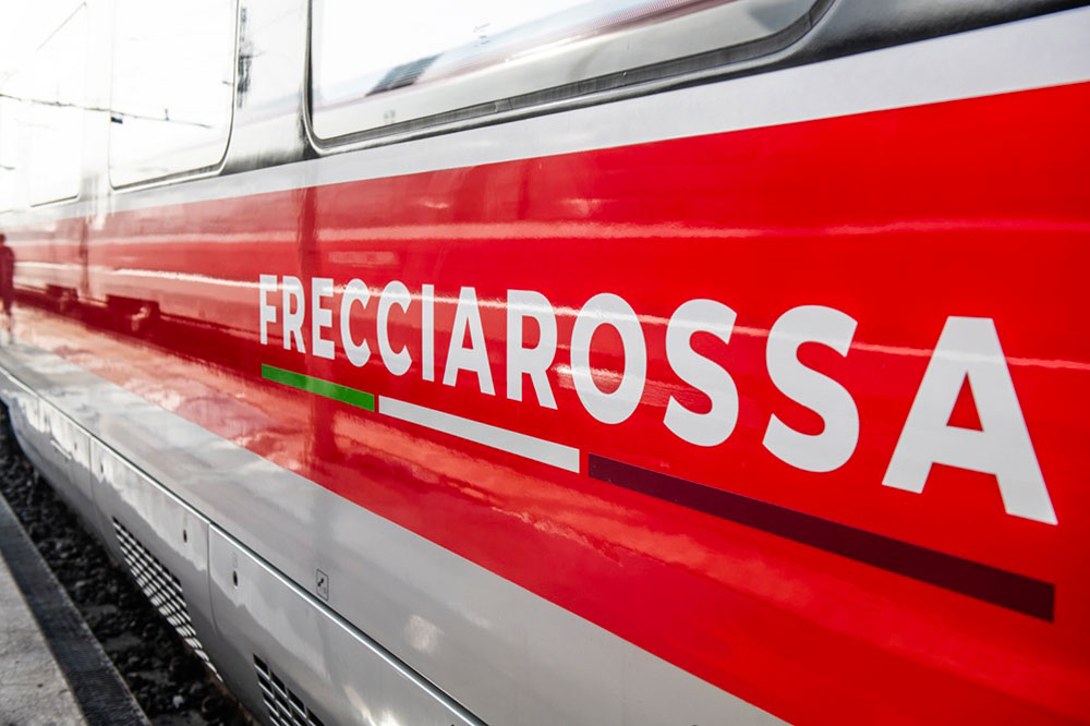 Frecciarossa vuol mostrare il proprio rinnovamento: ecco il nuovo logo ...