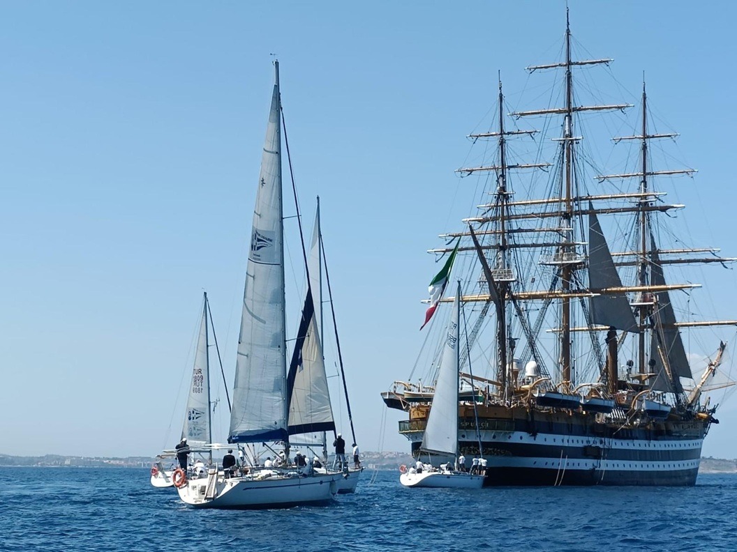 L'“Amerigo Vespucci" manda un saluto a Roma - La Gazzetta Marittima