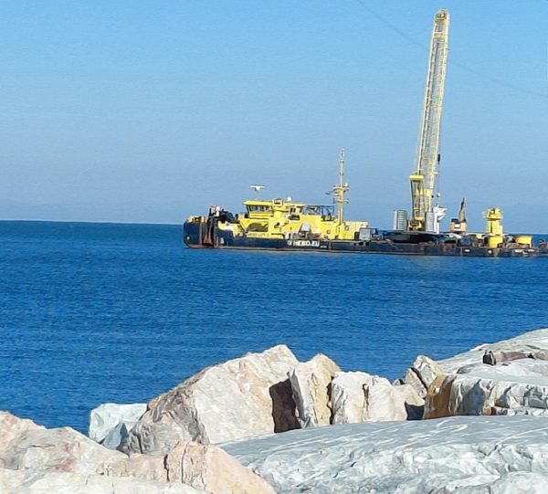 I lavori per la maxi-Darsena che verrà: pronti 450 metri di molo ...